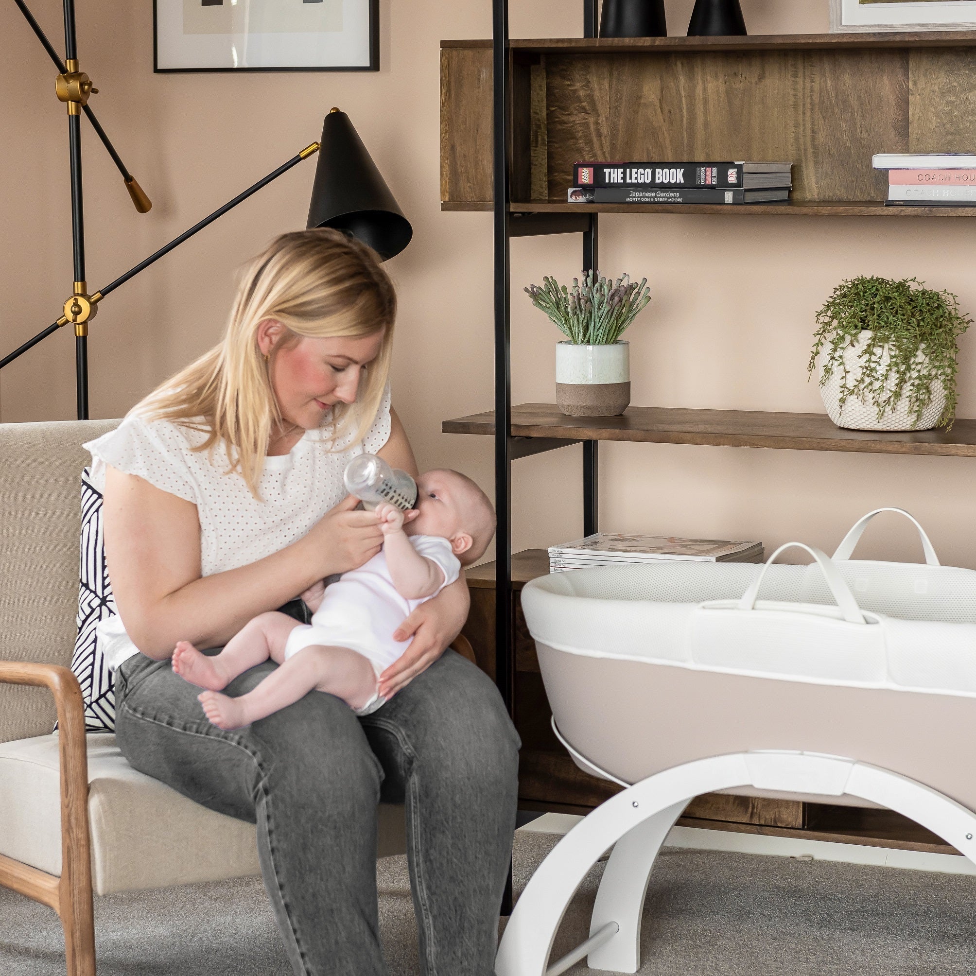 Shnuggle Dreami Moses Basket & Stand